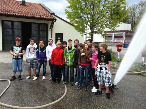 Mittelschule Freilassing besucht die Feuerwehr
